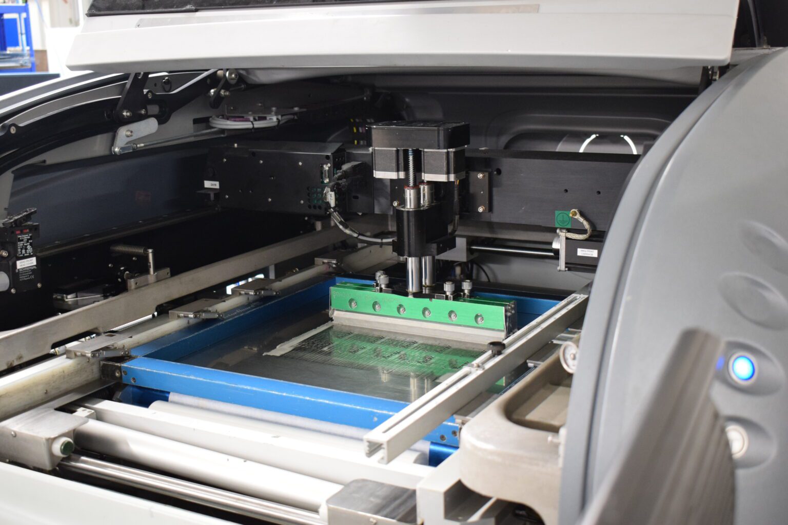 What Is An SMT Machine And How Does It Work? - Active-PCB Solutions