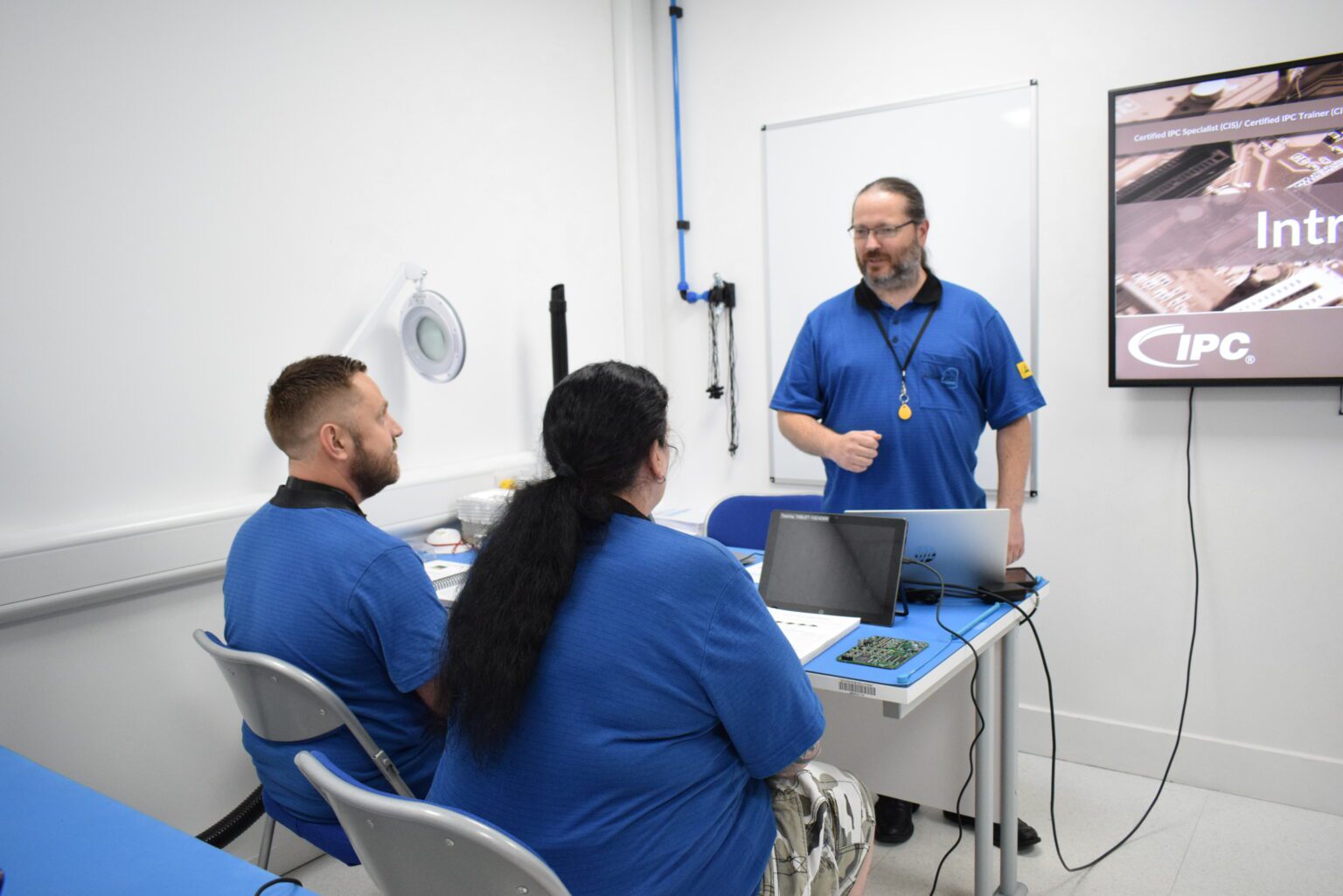 Comparing IPC-A-610 and IPC-J-STD-001 Standards